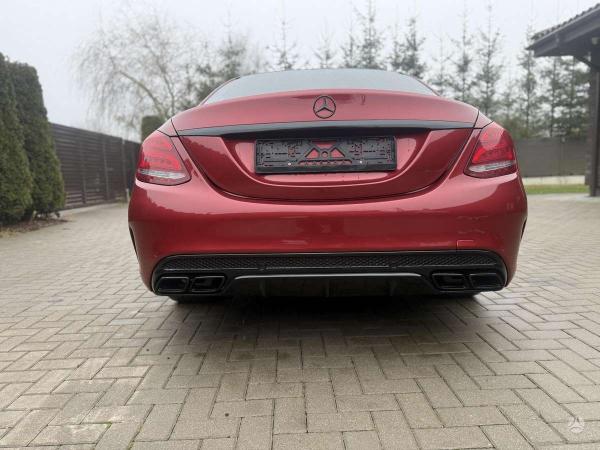 Red Mercedes-Benz C 300 2018 in Vilnius, with an engine capacity of 2.00 L and mileage of 117 thousand km for 18900 €, photo 5 on AUTOMOTO.COM.LV