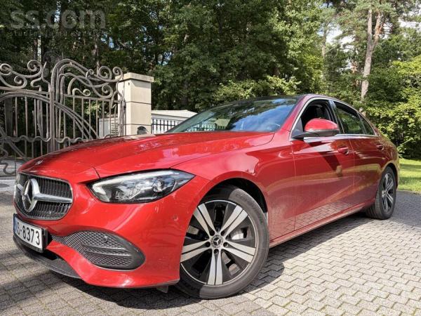 Красный Мерседес Ц 300 2022 в Рига, объемом двигателя 2.00 л и пробегом 83 тыс. км за 37800 €, фото 1 на AUTOMOTO.COM.LV