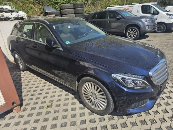 Mercedes-Benz C 300 2016 in Kaunas, with an engine capacity of 2.10 L and mileage of 279 thousand km for 8450 €, photo 2 on AUTOMOTO.COM.LV