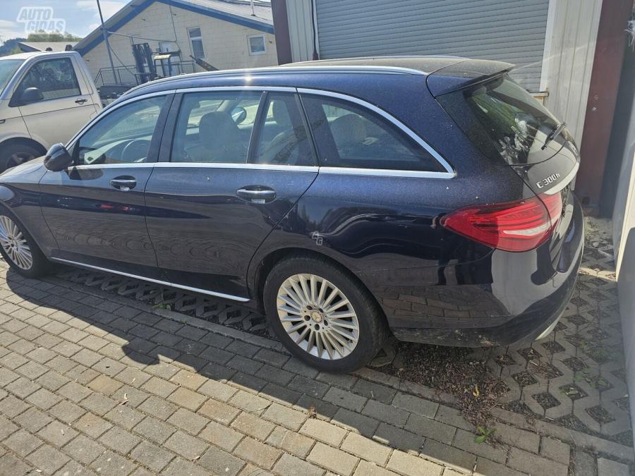 Mercedes-Benz C 300 2016 in Kaunas, with an engine capacity of 2.10 L and mileage of 279 thousand km for 8450 €, photo 5 on AUTOMOTO.COM.LV