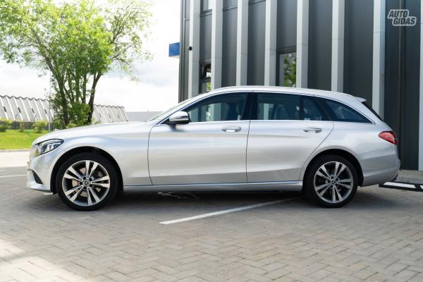 Mercedes-Benz C 300 2019 in Vilnius, with an engine capacity of 2.00 L and mileage of 110 thousand km for 22900 €, photo 2 on AUTOMOTO.COM.LV
