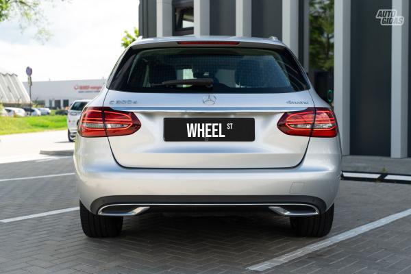 Mercedes-Benz C 300 2019 in Vilnius, with an engine capacity of 2.00 L and mileage of 110 thousand km for 22900 €, photo 4 on AUTOMOTO.COM.LV