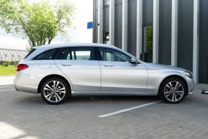 Mercedes-Benz C 300 2019 in Vilnius, with an engine capacity of 2.00 L and mileage of 110 thousand km for 22900 €, photo 7 on AUTOMOTO.COM.LV