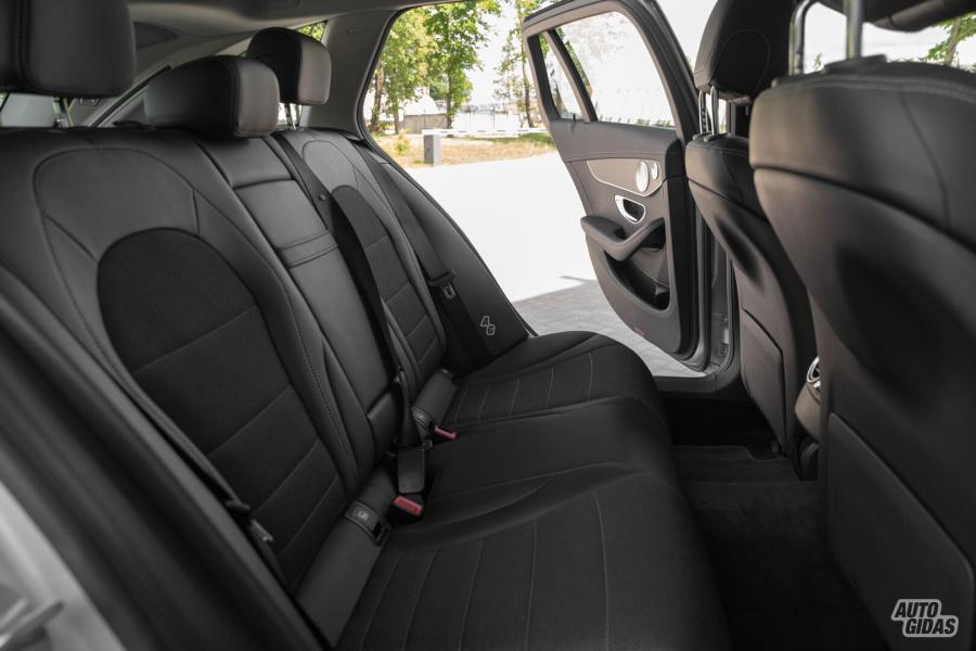 Mercedes-Benz C 300 2019 in Vilnius, with an engine capacity of 2.00 L and mileage of 110 thousand km for 22900 €, photo 19 on AUTOMOTO.COM.LV