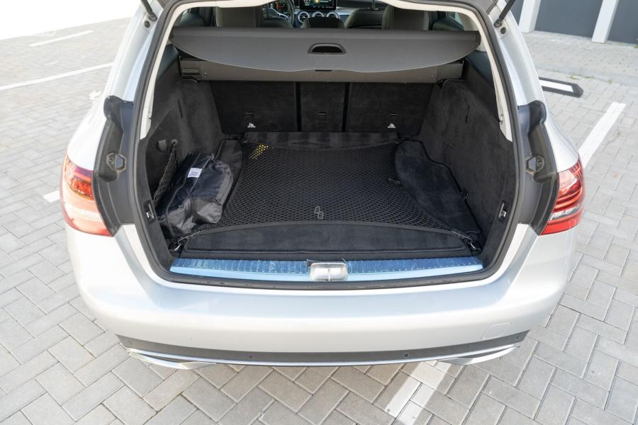Mercedes-Benz C 300 2019 in Vilnius, with an engine capacity of 2.00 L and mileage of 110 thousand km for 22900 €, photo 22 on AUTOMOTO.COM.LV