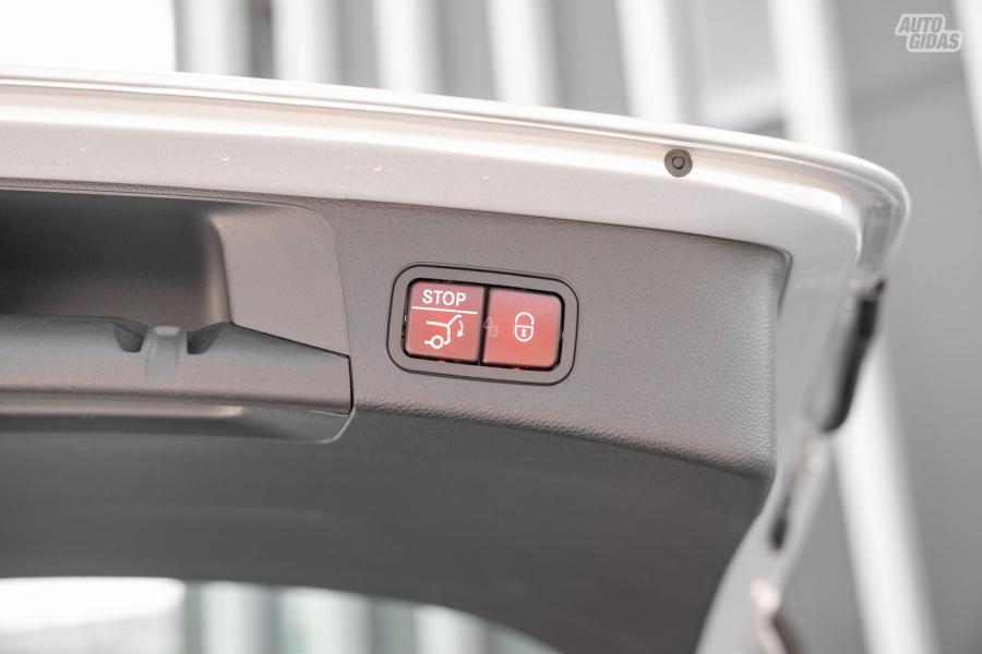 Mercedes-Benz C 300 2019 in Vilnius, with an engine capacity of 2.00 L and mileage of 110 thousand km for 22900 €, photo 23 on AUTOMOTO.COM.LV