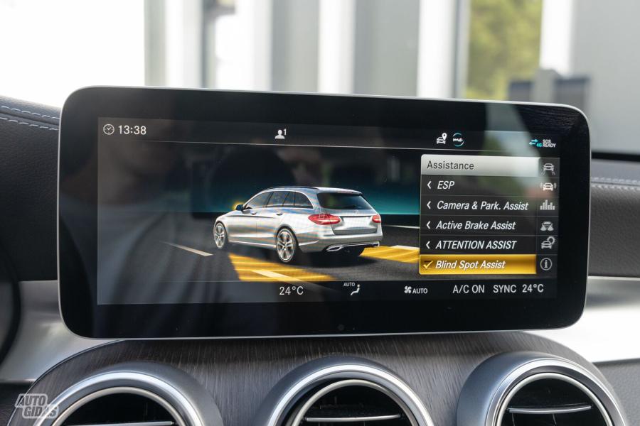 Mercedes-Benz C 300 2019 in Vilnius, with an engine capacity of 2.00 L and mileage of 110 thousand km for 22900 €, photo 29 on AUTOMOTO.COM.LV