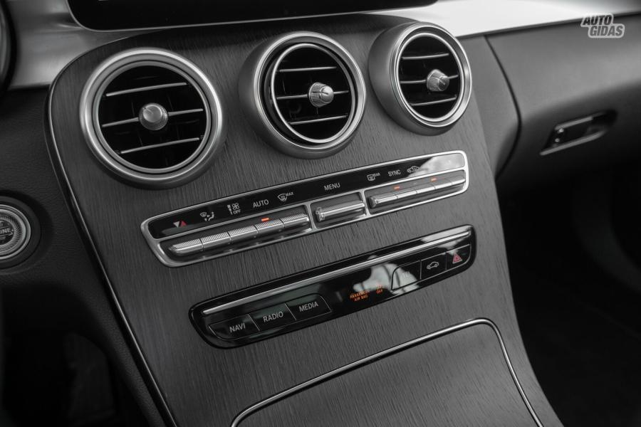 Mercedes-Benz C 300 2019 in Vilnius, with an engine capacity of 2.00 L and mileage of 110 thousand km for 22900 €, photo 33 on AUTOMOTO.COM.LV