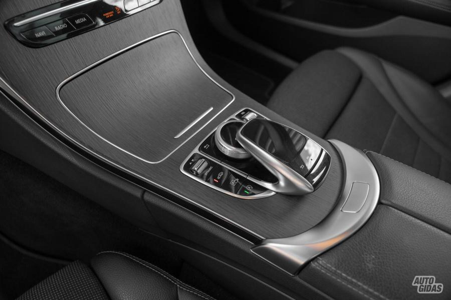 Mercedes-Benz C 300 2019 in Vilnius, with an engine capacity of 2.00 L and mileage of 110 thousand km for 22900 €, photo 34 on AUTOMOTO.COM.LV