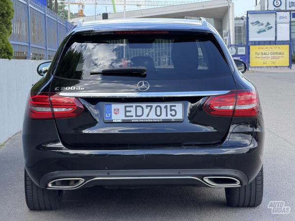 Mercedes-Benz C 300 2020 in Vilnius, with an engine capacity of 2.00 L and mileage of 262 thousand km for 16700 €, photo 3 on AUTOMOTO.COM.LV
