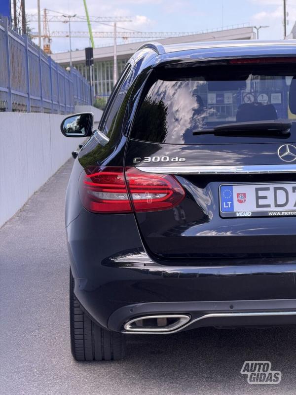 Mercedes-Benz C 300 2020 in Vilnius, with an engine capacity of 2.00 L and mileage of 262 thousand km for 16700 €, photo 4 on AUTOMOTO.COM.LV