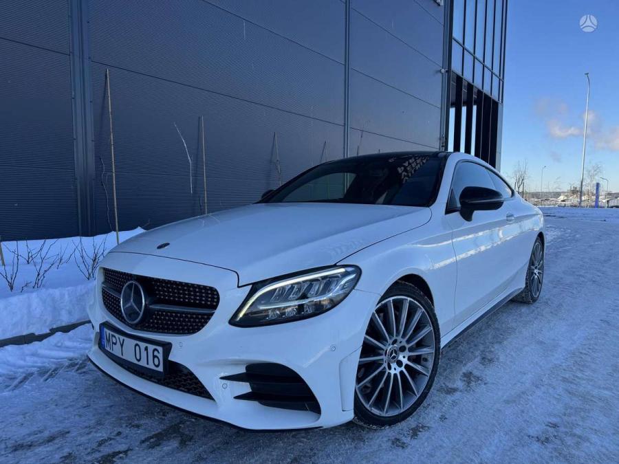 White Mercedes-Benz C 300 2018 in Vilnius, with an engine capacity of 2.00 L and mileage of 106 thousand km for 28999 €, photo 1 on AUTOMOTO.COM.LV