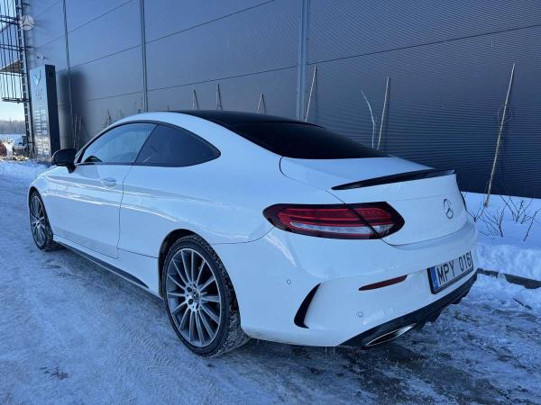 White Mercedes-Benz C 300 2018 in Vilnius, with an engine capacity of 2.00 L and mileage of 106 thousand km for 28999 €, photo 3 on AUTOMOTO.COM.LV