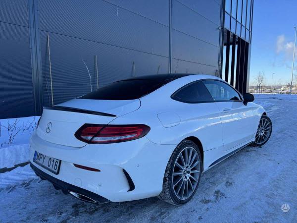White Mercedes-Benz C 300 2018 in Vilnius, with an engine capacity of 2.00 L and mileage of 106 thousand km for 28999 €, photo 5 on AUTOMOTO.COM.LV