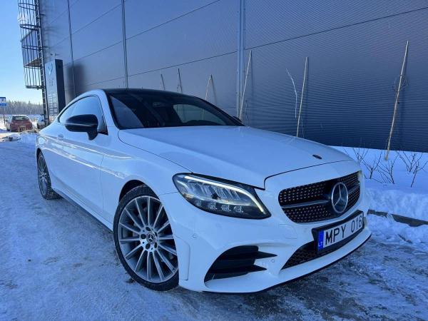 White Mercedes-Benz C 300 2018 in Vilnius, with an engine capacity of 2.00 L and mileage of 106 thousand km for 28999 €, photo 7 on AUTOMOTO.COM.LV