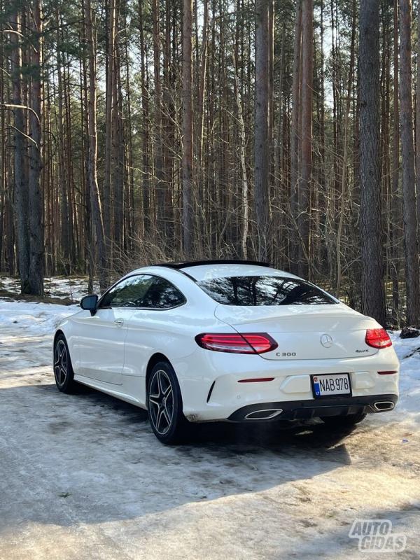 White Mercedes-Benz C 300 2021 in Vilnius, with an engine capacity of 2.00 L and mileage of 93 thousand km for 31500 €, photo 5 on AUTOMOTO.COM.LV