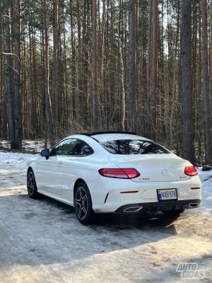 White Mercedes-Benz C 300 2021 in Vilnius, with an engine capacity of 2.00 L and mileage of 93 thousand km for 31500 €, photo 5 on AUTOMOTO.COM.LV