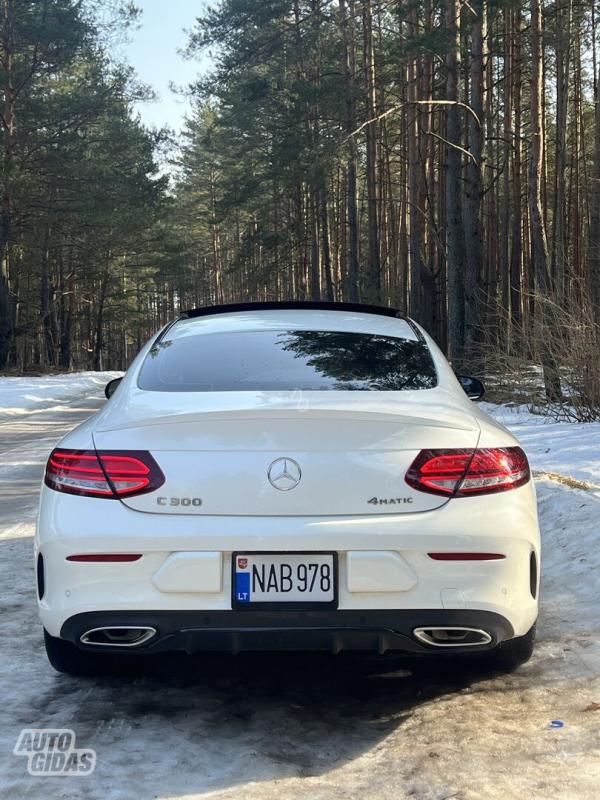 White Mercedes-Benz C 300 2021 in Vilnius, with an engine capacity of 2.00 L and mileage of 93 thousand km for 31500 €, photo 6 on AUTOMOTO.COM.LV