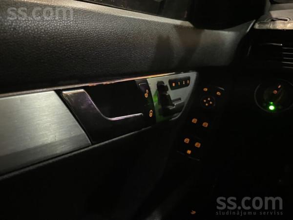 Balts Mercedes-Benz C 300 2008 Rīga, ar dzinēja tilpumu 3.00 L un nobraukumu 218 tūkst. km par 7000 €, foto 6 vietnē AUTOMOTO.COM.LV