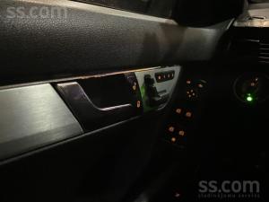 Белый Мерседес Ц 300 2008 в Рига, объемом двигателя 3.00 л и пробегом 218 тыс. км за 7000 €, фото 7 на AUTOMOTO.COM.LV