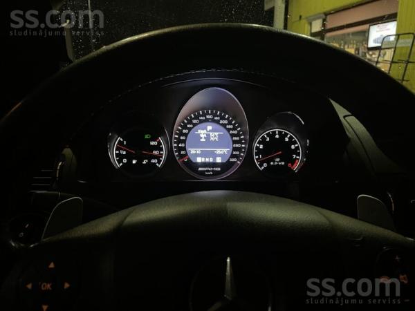 White Mercedes-Benz C 300 2008 in Riga, with an engine capacity of 3.00 L and mileage of 218 thousand km for 7000 €, photo 7 on AUTOMOTO.COM.LV