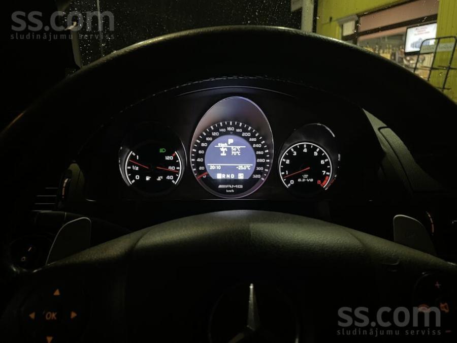 Белый Мерседес Ц 300 2008 в Рига, объемом двигателя 3.00 л и пробегом 218 тыс. км за 7000 €, фото 8 на AUTOMOTO.COM.LV