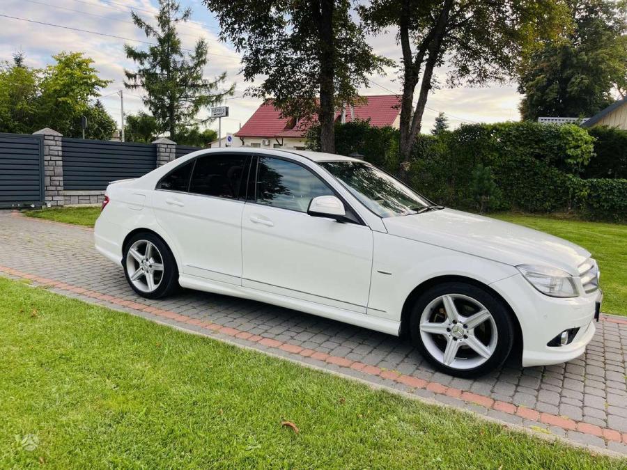 Белый Мерседес Ц 300 2008 в Тракай, объемом двигателя 1.80 л и пробегом 271 тыс. км за 5350 €, фото 9 на AUTOMOTO.COM.LV
