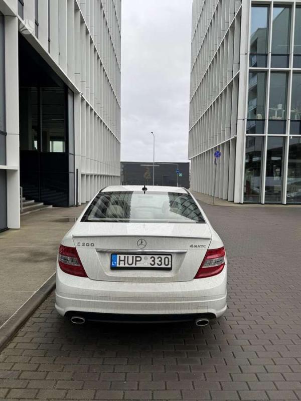 Balts Mercedes-Benz C 300 2011 Kauņa, ar dzinēja tilpumu 3.00 L un nobraukumu 283 tūkst. km par 8200 €, foto 7 vietnē AUTOMOTO.COM.LV