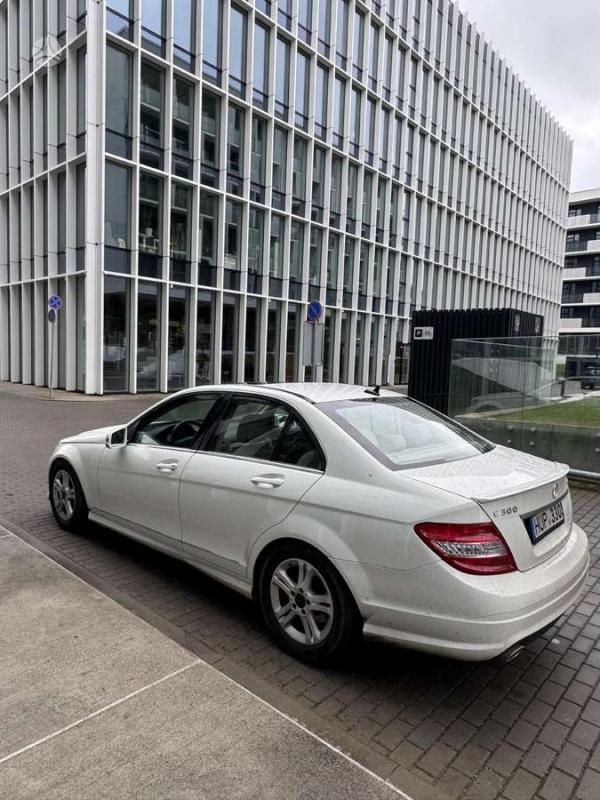 Balts Mercedes-Benz C 300 2011 Kauņa, ar dzinēja tilpumu 3.00 L un nobraukumu 283 tūkst. km par 8200 €, foto 8 vietnē AUTOMOTO.COM.LV