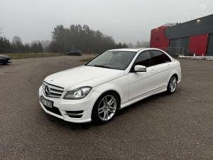 Balts Mercedes-Benz C 300 2014 Viļņa, ar dzinēja tilpumu 3.50 L un nobraukumu 93 tūkst. km par 14799 €, foto  vietnē AUTOMOTO.COM.LV