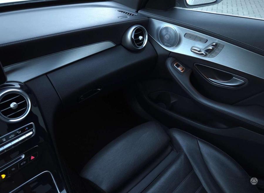 White Mercedes-Benz C 300 2014 in Kaunas, with an engine capacity of 2.14 L and mileage of 240 thousand km for 14500 €, photo 18 on AUTOMOTO.COM.LV