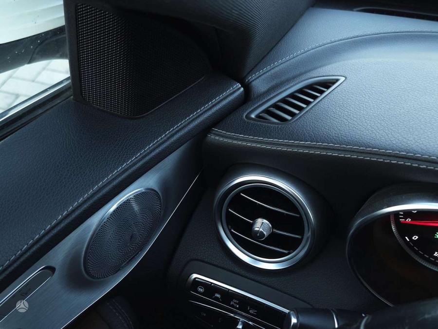 White Mercedes-Benz C 300 2014 in Kaunas, with an engine capacity of 2.14 L and mileage of 240 thousand km for 14500 €, photo 19 on AUTOMOTO.COM.LV