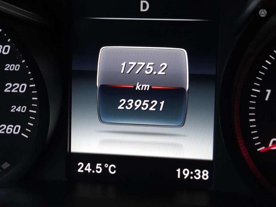 White Mercedes-Benz C 300 2014 in Kaunas, with an engine capacity of 2.14 L and mileage of 240 thousand km for 14500 €, photo 26 on AUTOMOTO.COM.LV