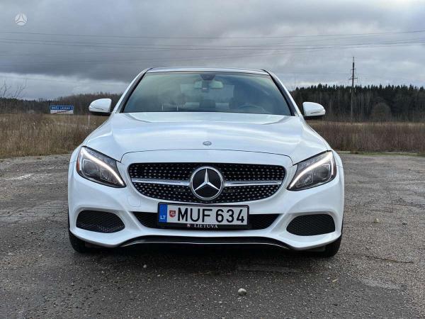 Белый Мерседес Ц 300 2015 в Шилале, объемом двигателя 1.99 л и пробегом 235 тыс. км за 16300 €, фото 11 на AUTOMOTO.COM.LV