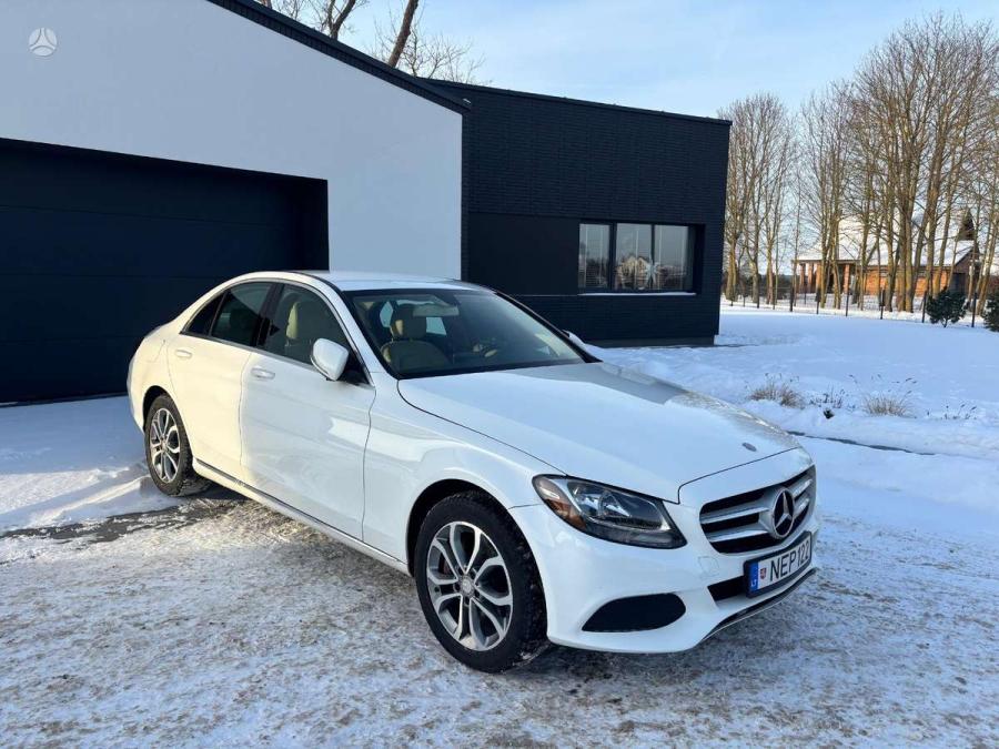 Balts Mercedes-Benz C 300 2015 Viļņa, ar dzinēja tilpumu 1.99 L un nobraukumu 97 tūkst. km par 14700 €, foto 2 vietnē AUTOMOTO.COM.LV