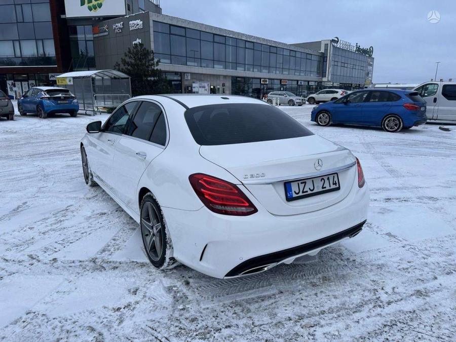 Balts Mercedes-Benz C 300 2015 Viļņa, ar dzinēja tilpumu 1.99 L un nobraukumu 114 tūkst. km par 16500 €, foto 5 vietnē AUTOMOTO.COM.LV