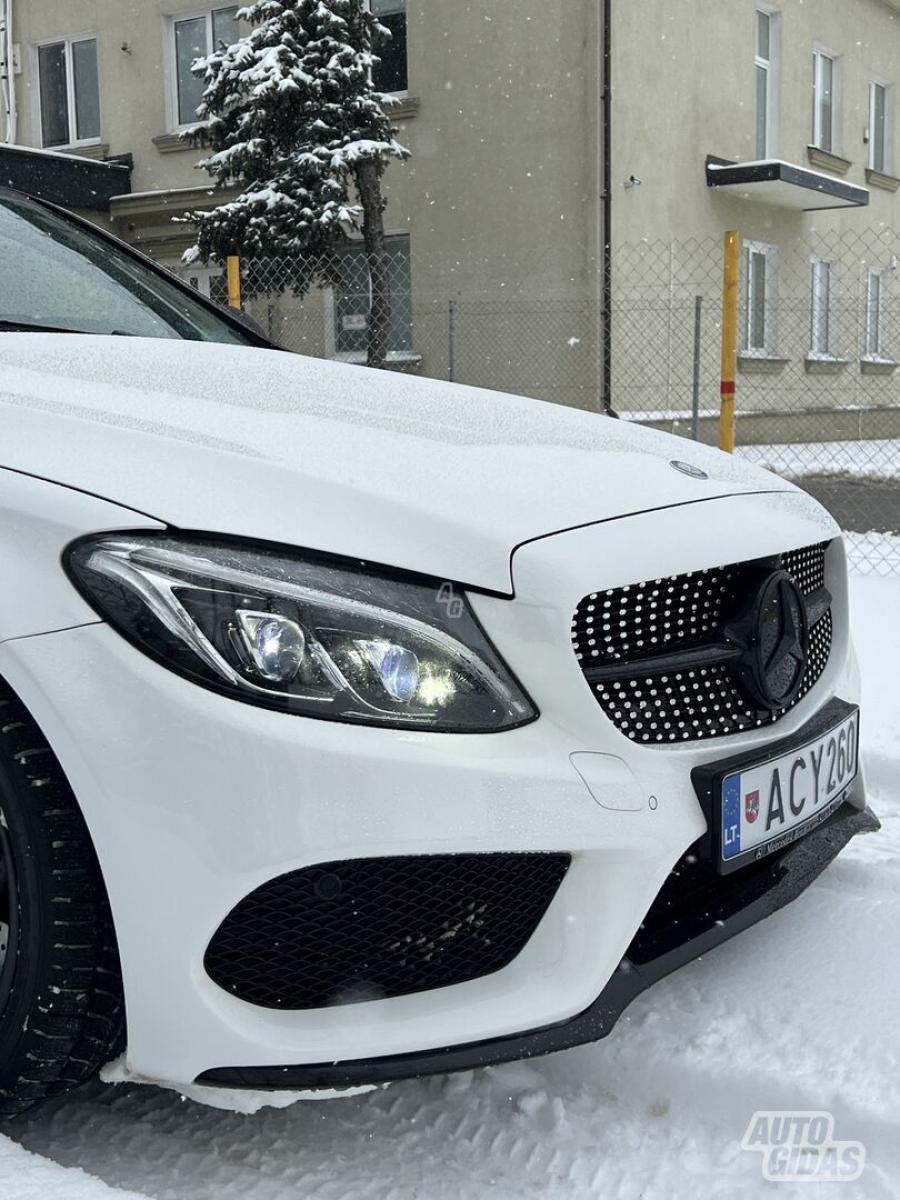 White Mercedes-Benz C 300 2015 in Vilnius, with an engine capacity of 2.00 L and mileage of 130 thousand km for 17000 €, photo 6 on AUTOMOTO.COM.LV