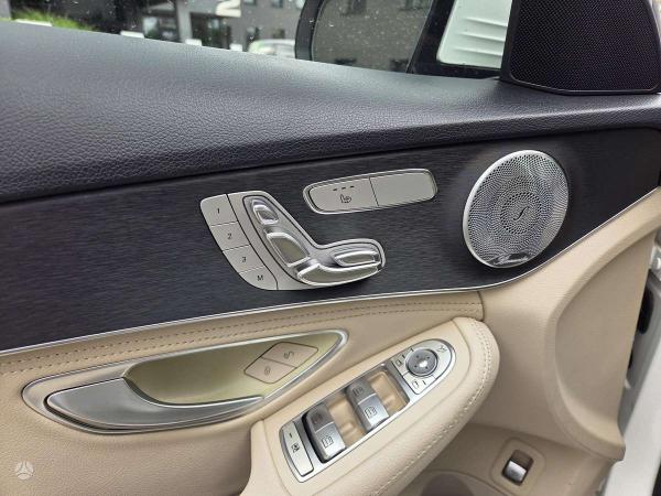 White Mercedes-Benz C 300 2015 in Vilnius, with an engine capacity of 1.99 L and mileage of 201 thousand km for 16400 €, photo 10 on AUTOMOTO.COM.LV