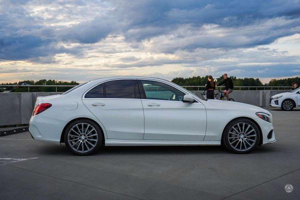 White Mercedes-Benz C 300 2015 in Vilnius, with an engine capacity of 1.99 L and mileage of 161 thousand km for 14500 €, photo 6 on AUTOMOTO.COM.LV