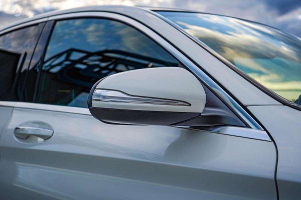 White Mercedes-Benz C 300 2015 in Vilnius, with an engine capacity of 1.99 L and mileage of 161 thousand km for 14500 €, photo 11 on AUTOMOTO.COM.LV