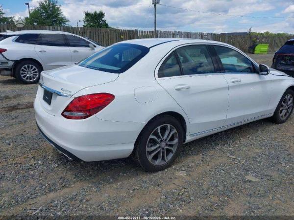 Balts Mercedes-Benz C 300 2016 Klaipėda, ar dzinēja tilpumu 1.99 L un nobraukumu 140 tūkst. km par 9800 €, foto 1 vietnē AUTOMOTO.COM.LV