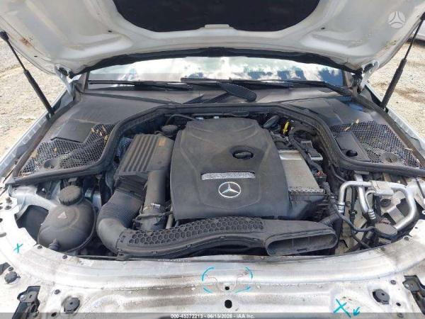 Balts Mercedes-Benz C 300 2016 Klaipėda, ar dzinēja tilpumu 1.99 L un nobraukumu 140 tūkst. km par 9800 €, foto 5 vietnē AUTOMOTO.COM.LV