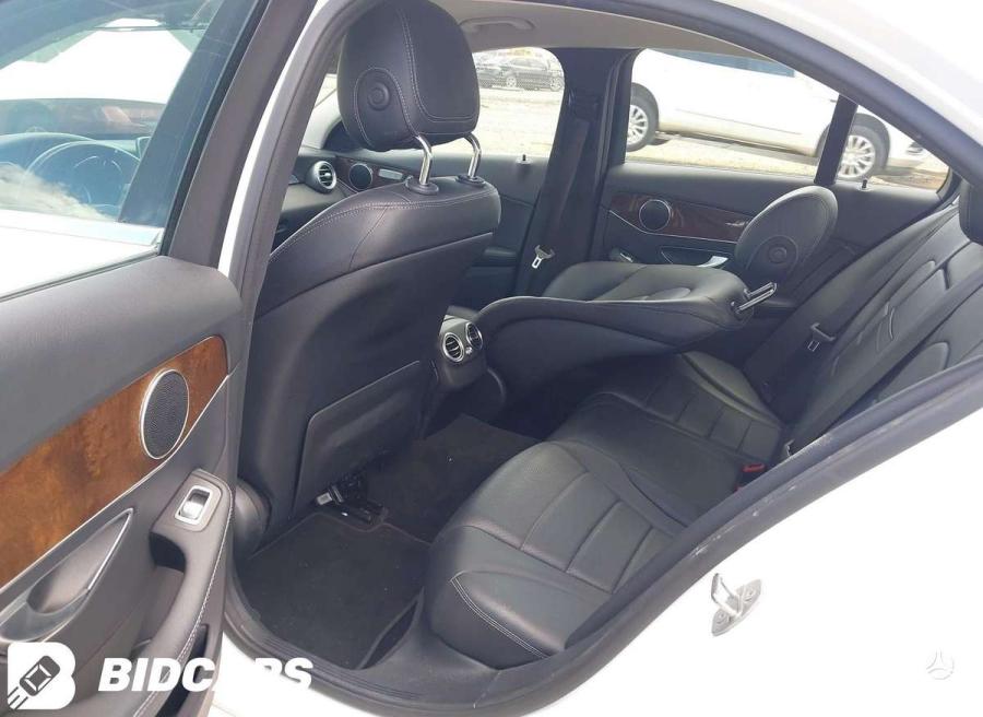 Balts Mercedes-Benz C 300 2016 Klaipėda, ar dzinēja tilpumu 1.99 L un nobraukumu 140 tūkst. km par 9800 €, foto 10 vietnē AUTOMOTO.COM.LV