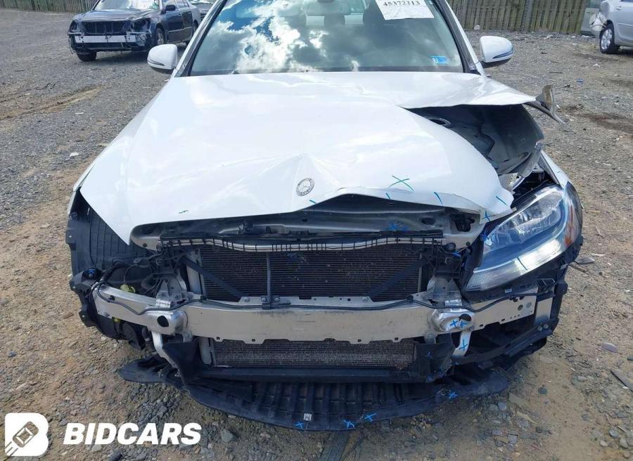 Balts Mercedes-Benz C 300 2016 Klaipėda, ar dzinēja tilpumu 1.99 L un nobraukumu 140 tūkst. km par 9800 €, foto 12 vietnē AUTOMOTO.COM.LV