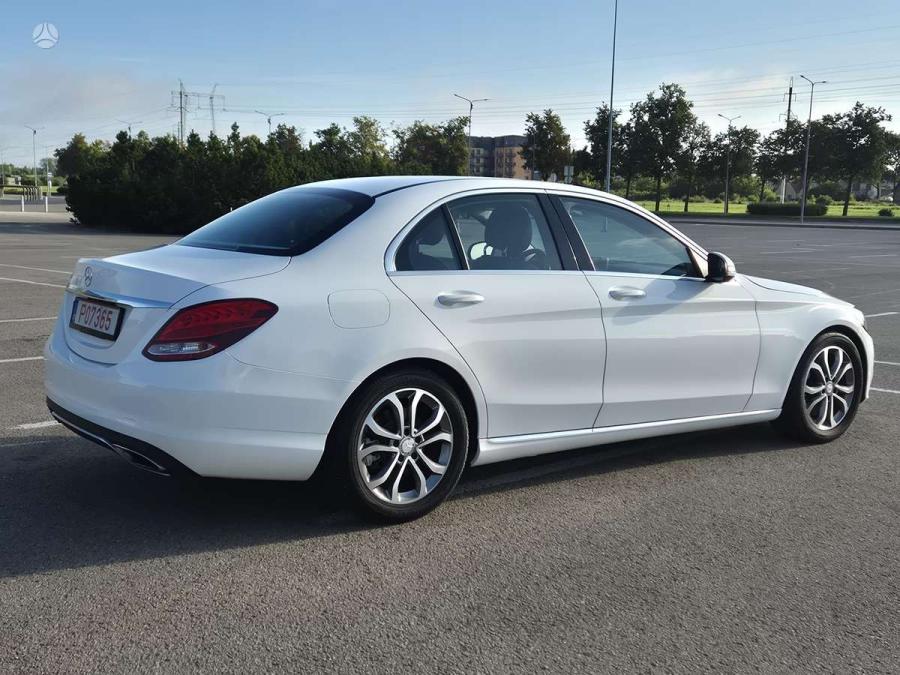 Balts Mercedes-Benz C 300 2016 Šauļi, ar dzinēja tilpumu 1.99 L un nobraukumu 198 tūkst. km par 14900 €, foto 8 vietnē AUTOMOTO.COM.LV