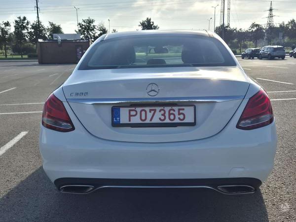 White Mercedes-Benz C 300 2016 in Siauliai, with an engine capacity of 1.99 L and mileage of 198 thousand km for 14900 €, photo 9 on AUTOMOTO.COM.LV