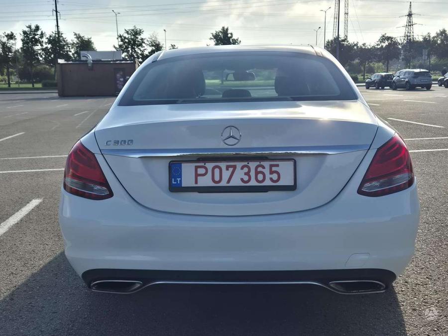 Balts Mercedes-Benz C 300 2016 Šauļi, ar dzinēja tilpumu 1.99 L un nobraukumu 198 tūkst. km par 14900 €, foto 10 vietnē AUTOMOTO.COM.LV
