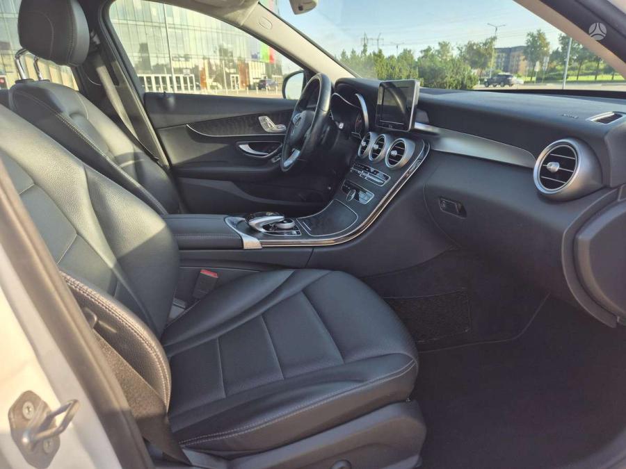 Balts Mercedes-Benz C 300 2016 Šauļi, ar dzinēja tilpumu 1.99 L un nobraukumu 198 tūkst. km par 14900 €, foto 14 vietnē AUTOMOTO.COM.LV