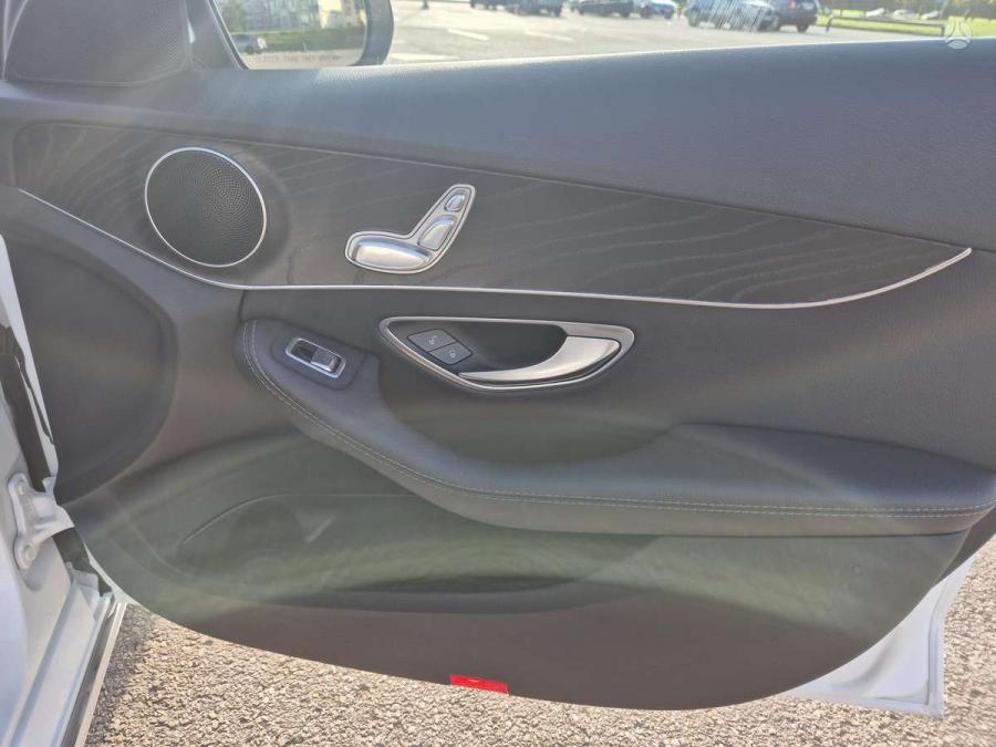 Balts Mercedes-Benz C 300 2016 Šauļi, ar dzinēja tilpumu 1.99 L un nobraukumu 198 tūkst. km par 14900 €, foto 17 vietnē AUTOMOTO.COM.LV
