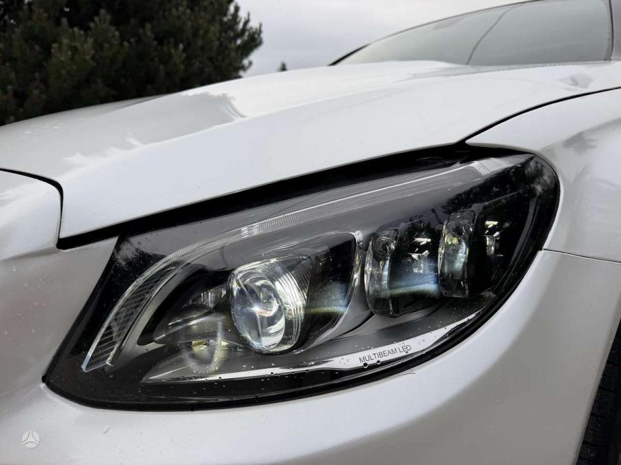White Mercedes-Benz C 300 2017 in Vilnius, with an engine capacity of 1.99 L and mileage of 155 thousand km for 13900 €, photo 4 on AUTOMOTO.COM.LV